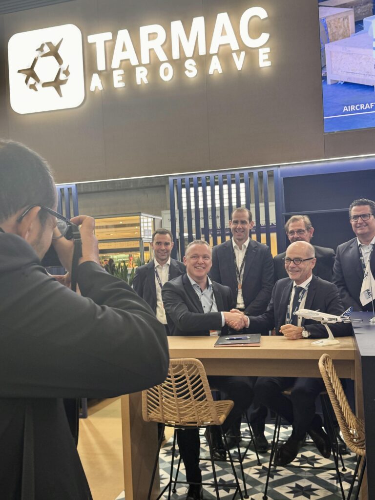 INTERNATIONAL AEROSPACE COATINGS (IAC) SIGNS A GTA WITH TARMAC AEROSAVE